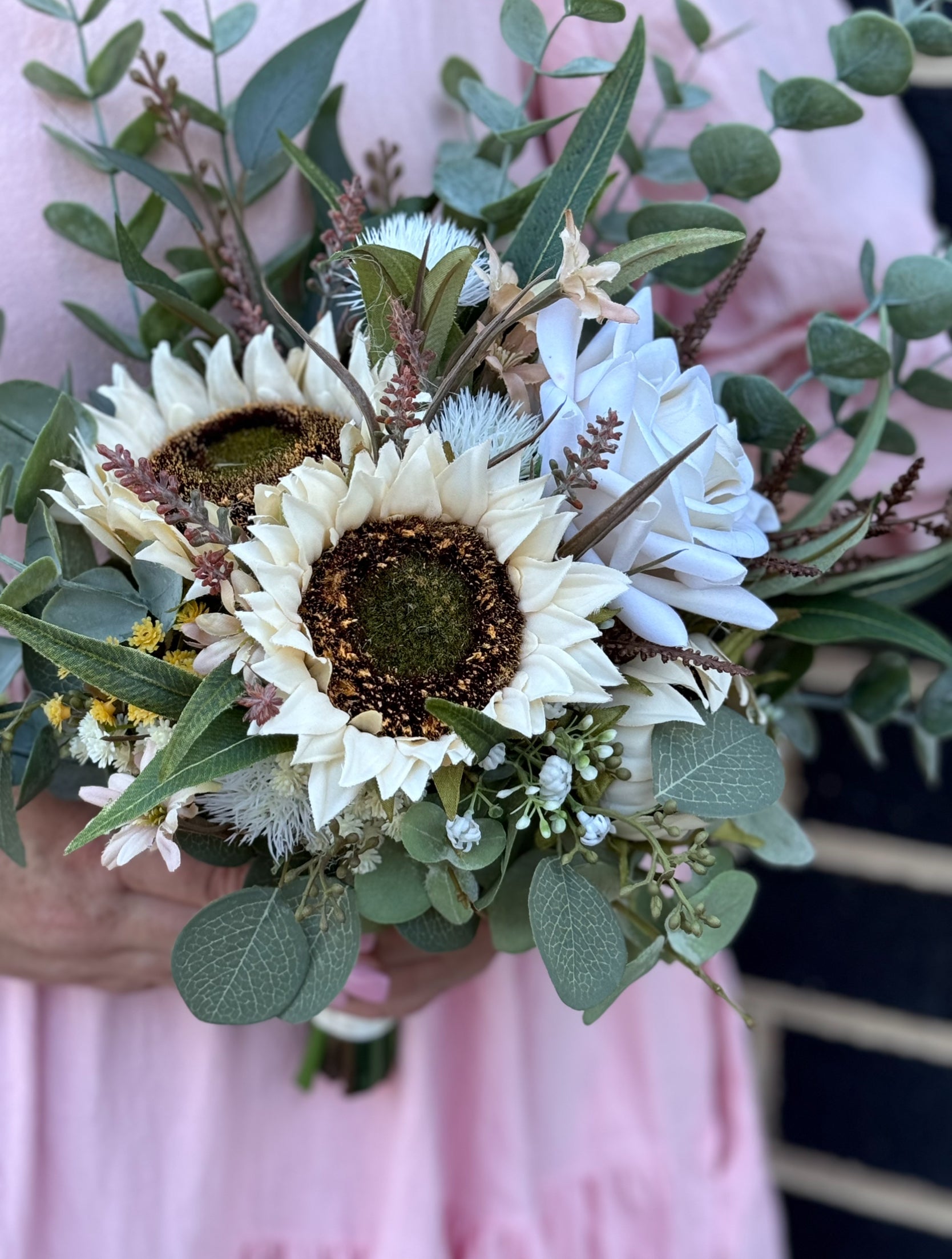 Make your wedding day unforgettable with our beautiful fake bridal ...